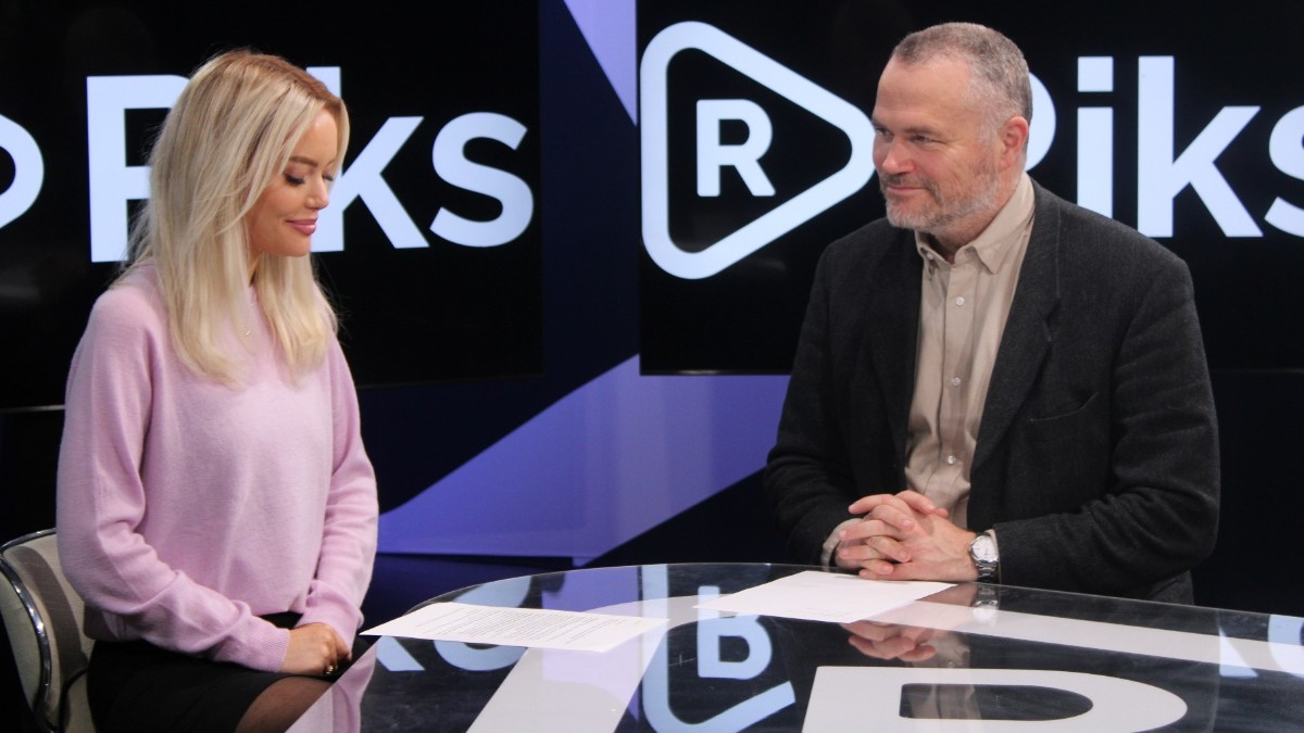 Östgötska programledarna når miljontals tittare från SD:s tv-studio ...