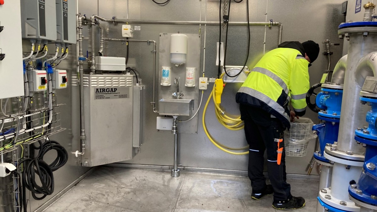 LEDARE: Med vatten och avlopp kommer tillväxt