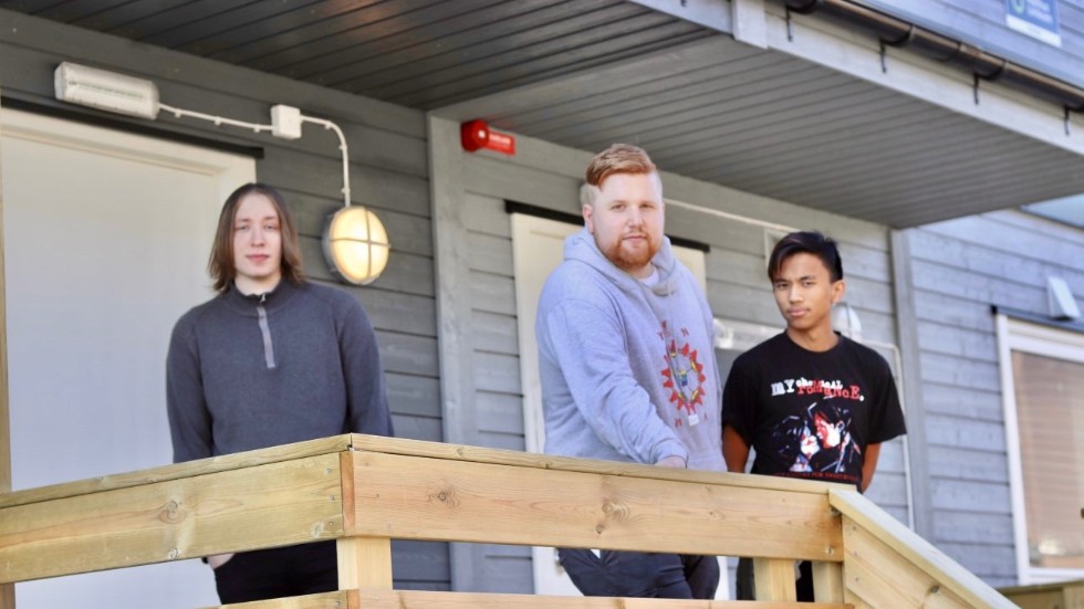 Nu flyttar studenterna in i barackerna – blandade känslor: "Det är kaos"