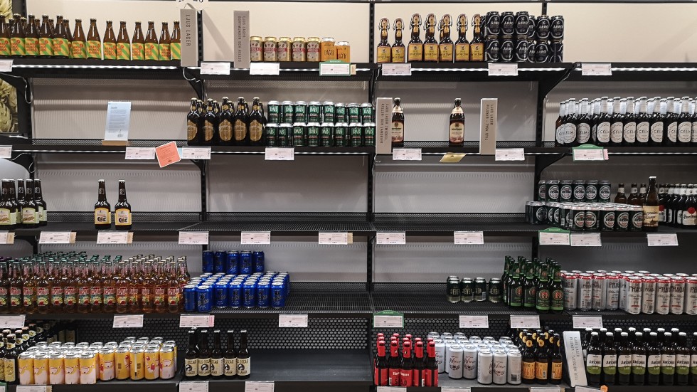 Flera hyllor gapar tomma på systembolagen i Skellefteå: ”Räknar med ...