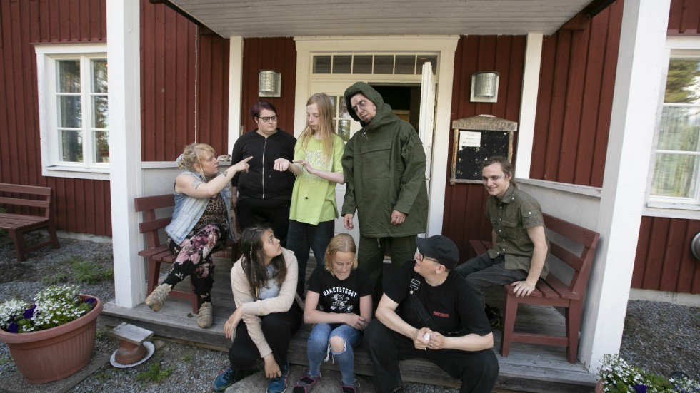 Besök av levande döda på läger • "Är lite besatt av zombies"