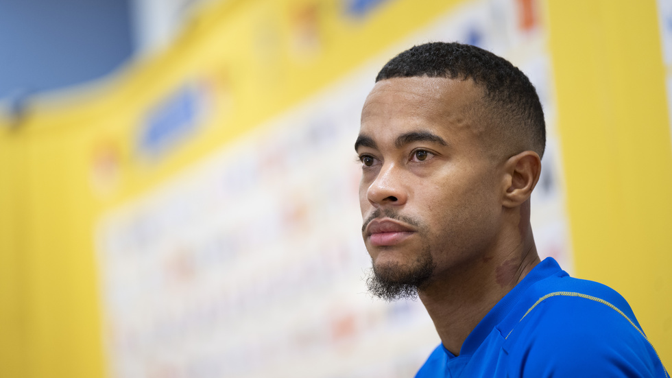 Landslagsstjärnan försvarar kritiserad agentfirma