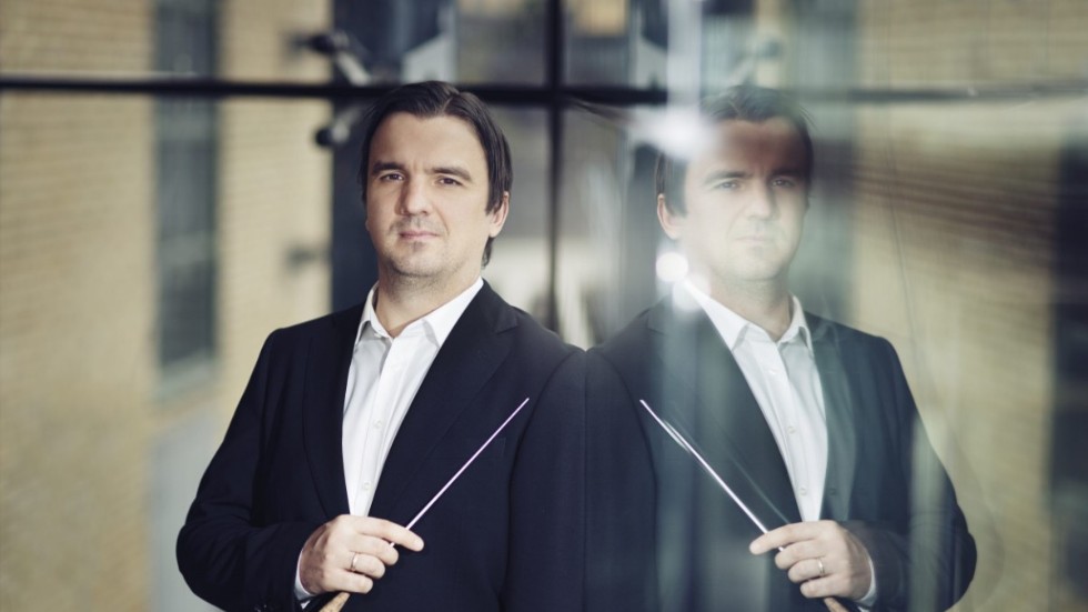 Hemstaden har krossats av kriget – här låter han musiken ta över: "Det ...