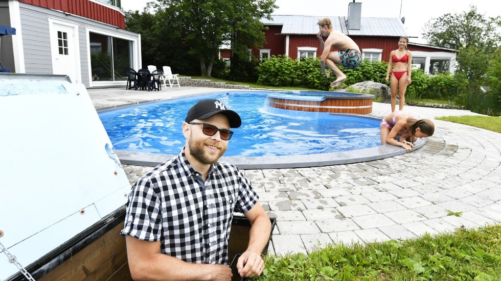 Ubåt-Eric bygger unik pool – Väggar i rostfritt stål och tre meter djup