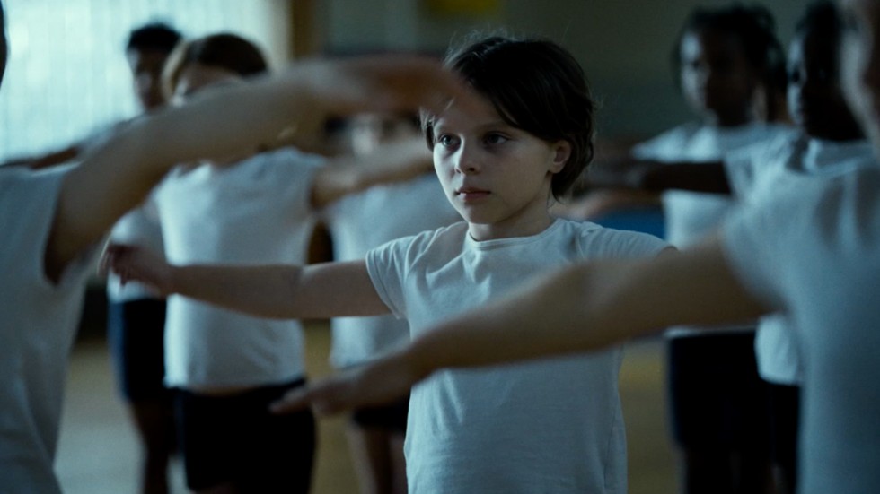 Vad gör man när ens syskon mobbas? • "Playground" skildrar skolans ...