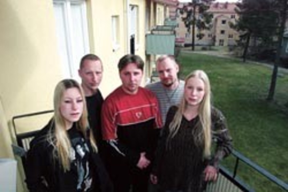 Hel tar avstånd från nazismen