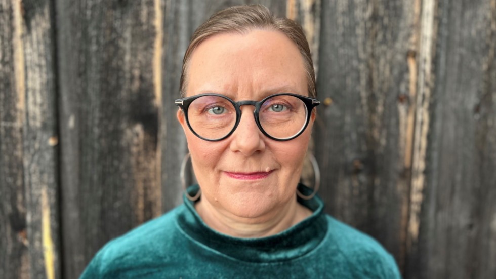 Kalla en av de som läser upp vittnesmål om kränkningar