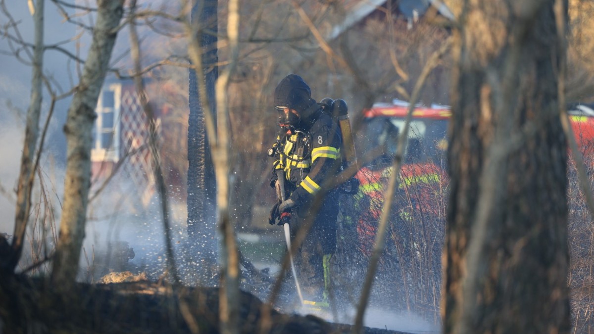Sommarstuga stod i lågor – nu finns inget kvar