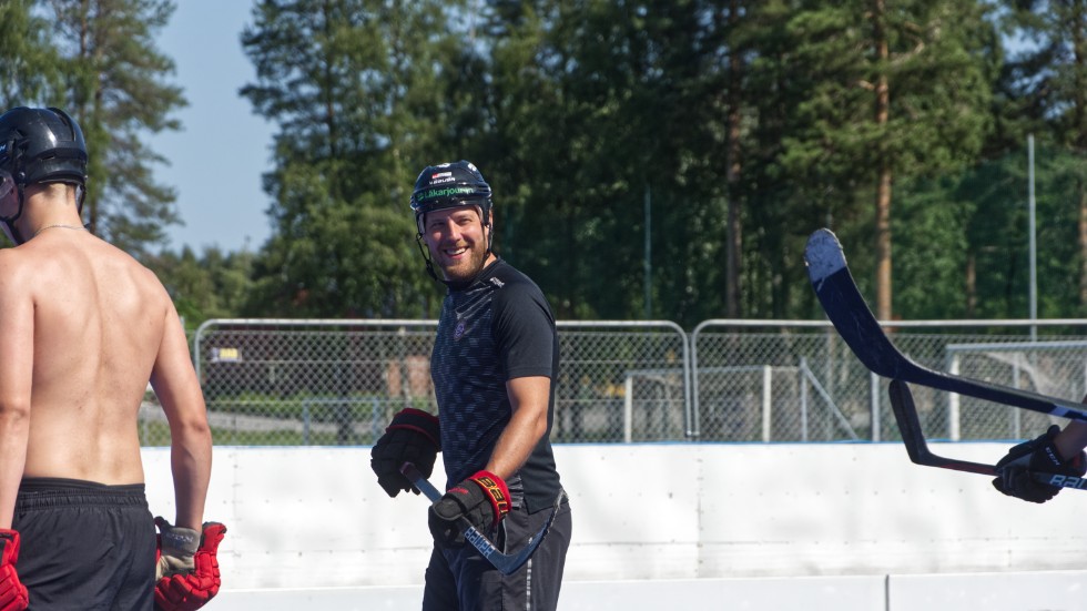 Linus Omark hjälper TV-puckvinnarna: "Bra motstånd"