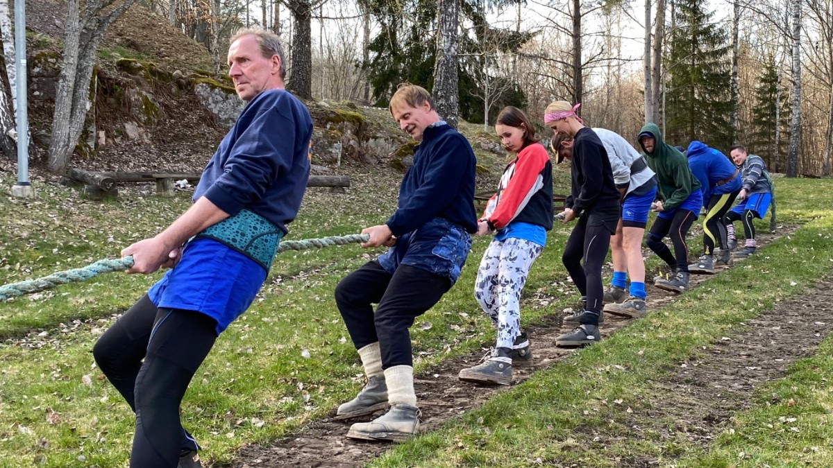 Här tävlar 14-åringar och 63-åringar i samma lag