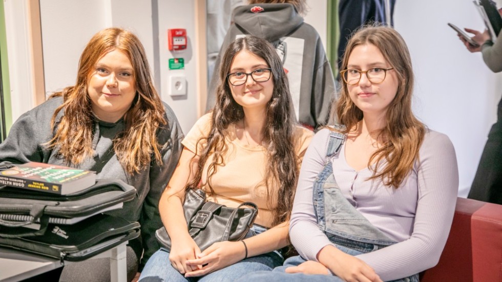 TV: ”Man vill typ inte råka rösta fel” • De ska rösta för första gången ...