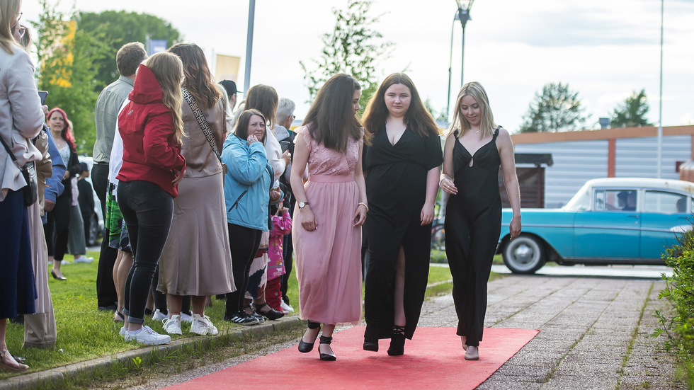 Bildextra: studenter på bal i Pajala