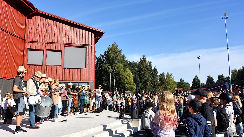 Invigning av nya Mårängsskolan: "Glad se alla barn"