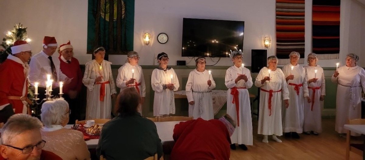 Stämmningsfullt på PRO Malmbergets luciafika