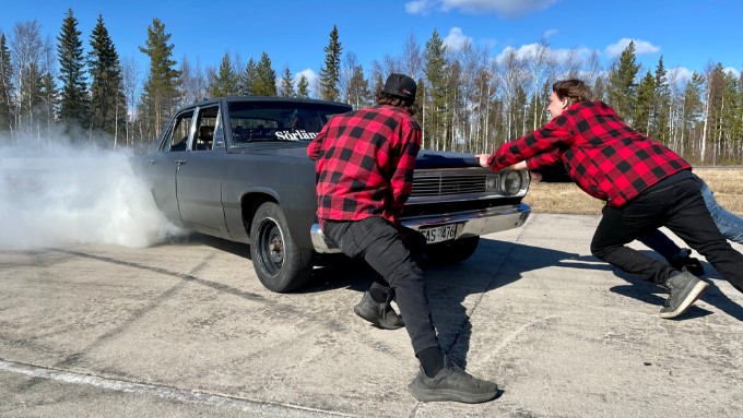 Coola bilar och brudar på efterlängtad vårträff: "99 procent skruva och ...