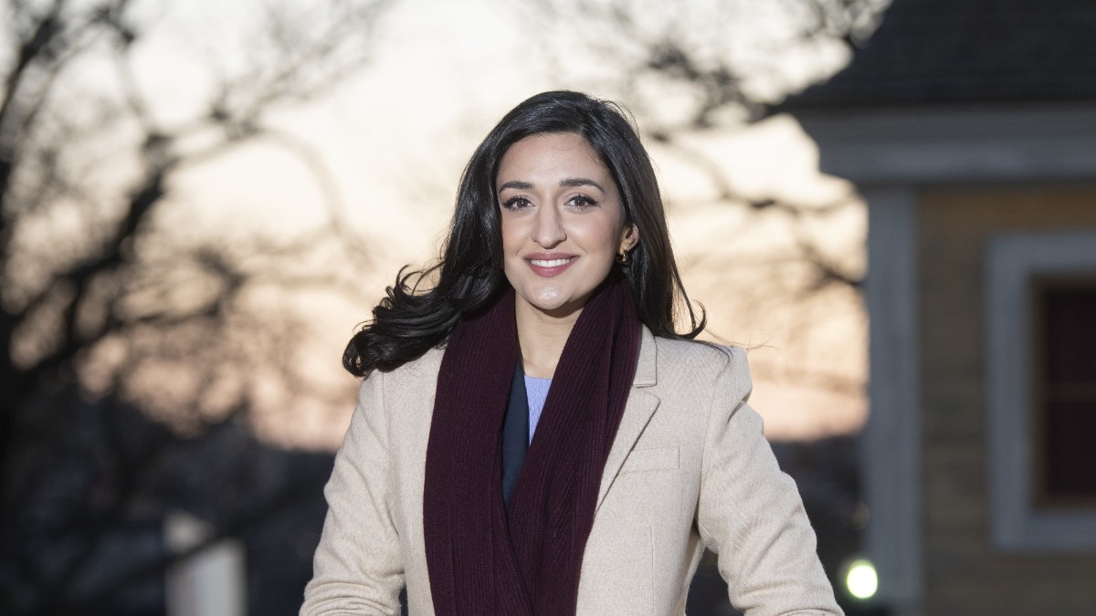 Parisa Amiri guidar genom Golden Globe-galan