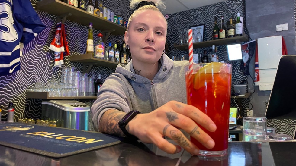 Bartendern Sandra, 24, kom ut som homosexuell som 15-åring • "Har inte ...