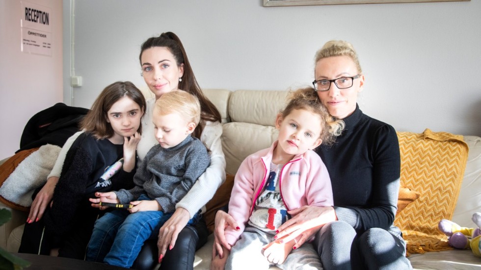 De flydde med barnen till Gotland • ”Min dotter tror att vi är på ...