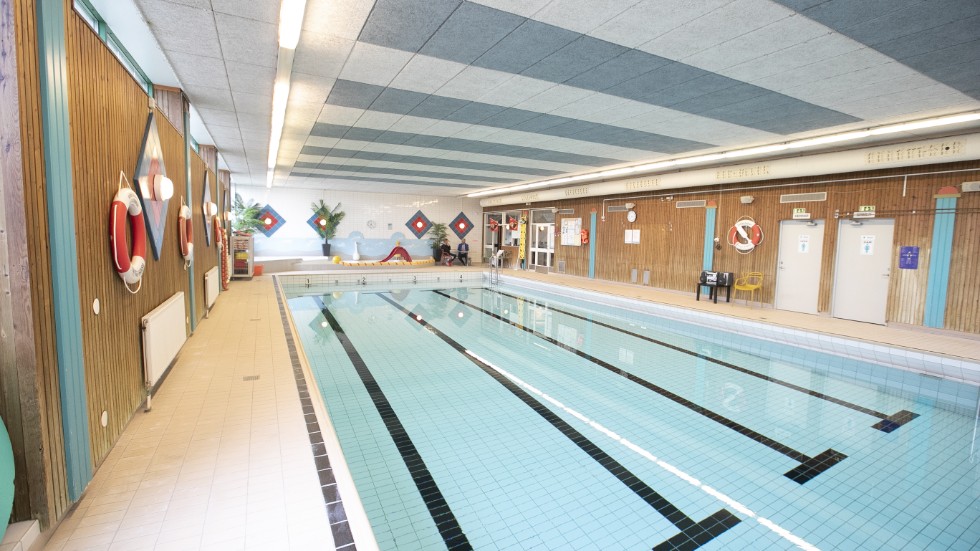 Då öppnar Luleås utepooler • Därför har Aronsbadet fått ett tak