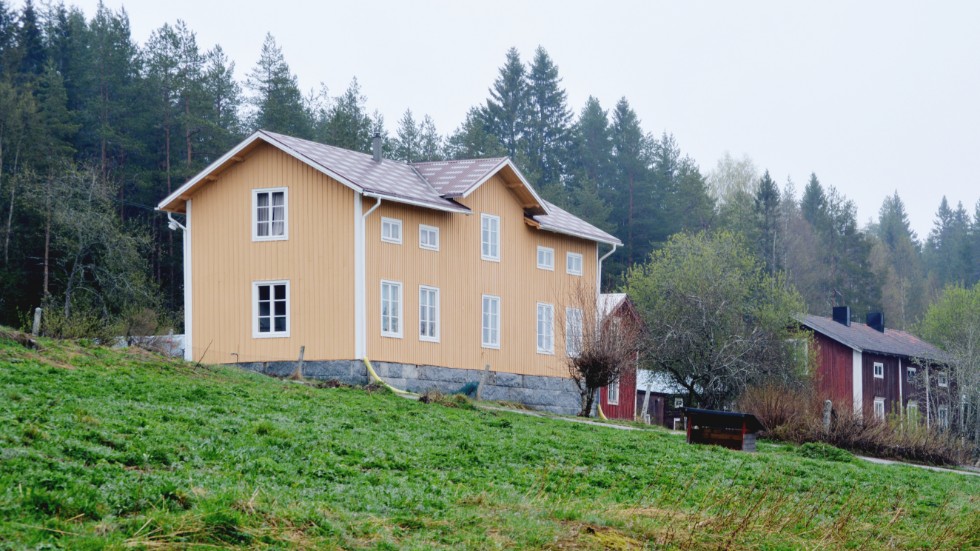 Efter ladugårdsbranden – De vägrar ge upp