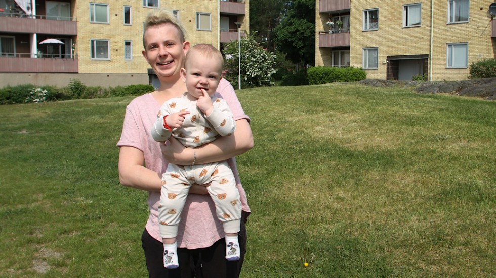 Nastya flydde till Sverige höggravid – nu är dottern ett år