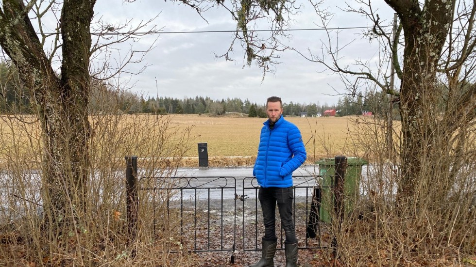 Dödsolycka, buss i diket och nedkörda stolpar – David bor vid ...