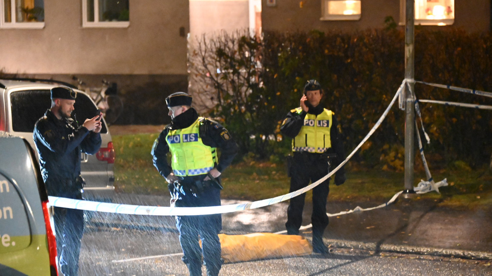 Polisen efterlyser filmer efter skotten: Vet att flera har filmat Polisen efterlyser filmer efter skotten: Vet att flera har filmat