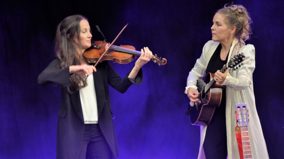 Långt till timmerkojan för Sofia Karlsson i Parksnäckan