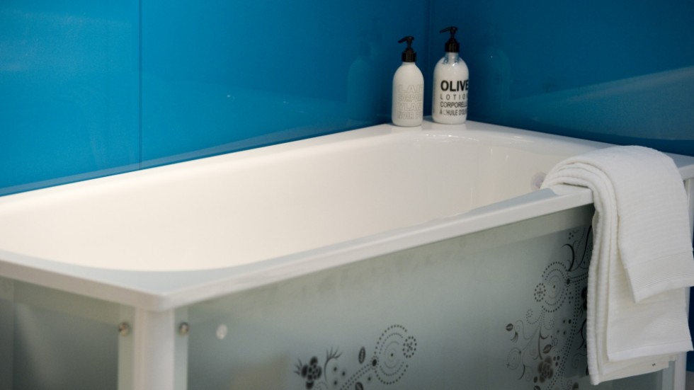 Tryckte ned man i badkarsvatten – döms