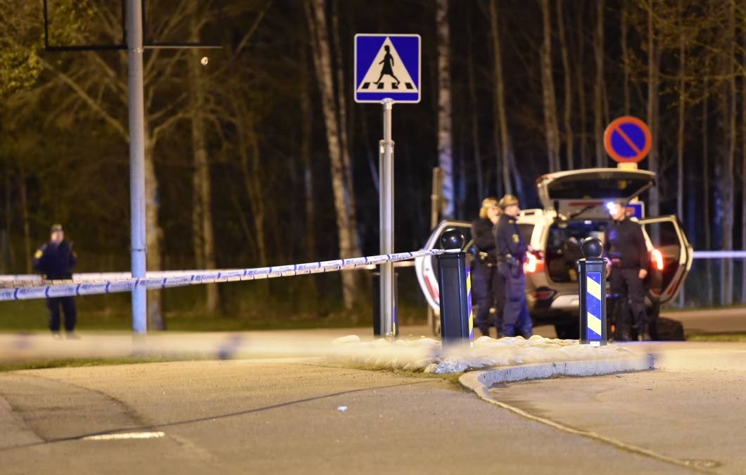 Tio åtalas För Mord Granatattack Och Utpressning