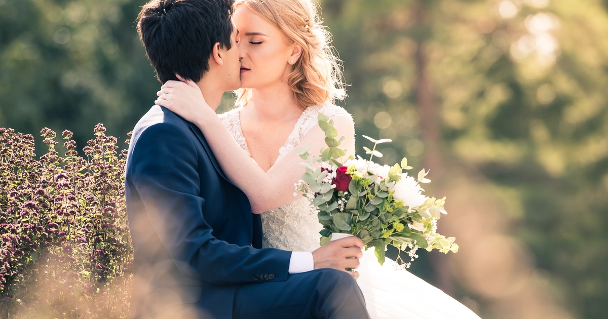 DEBATT: "Vad är meningen med att gifta sig om man inte vill byta namn?"