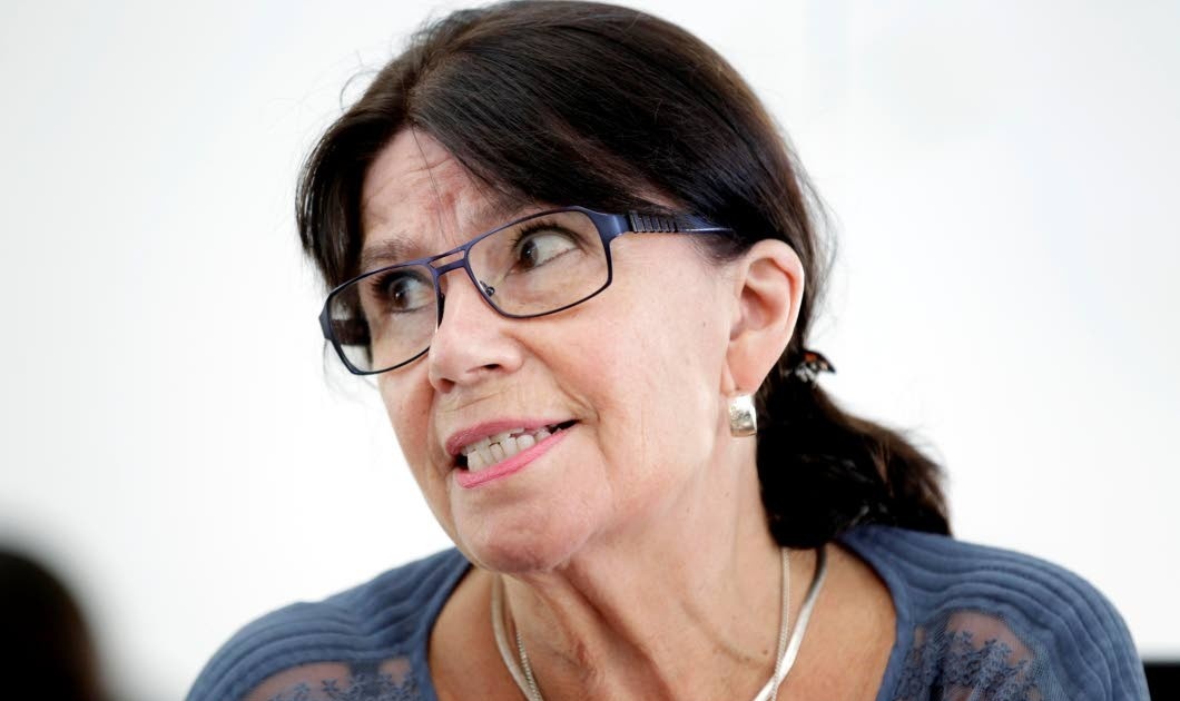 DEBATT: ”Vad gör du Simon Olofsson ... fikar på Ekbergs ...”