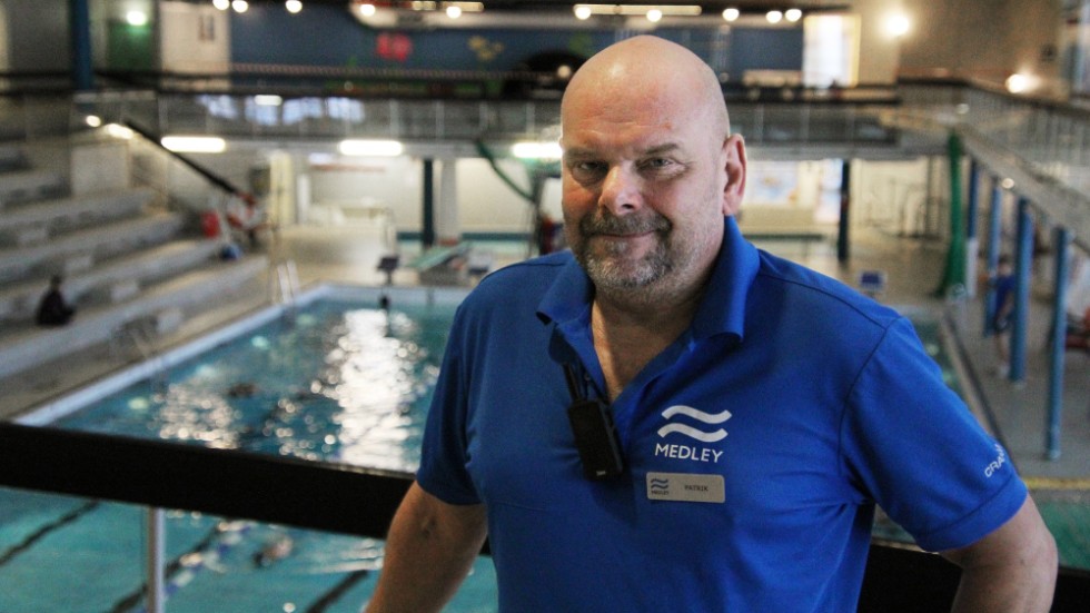 På söndag stängs simhallen – men rivningen dröjer flera år